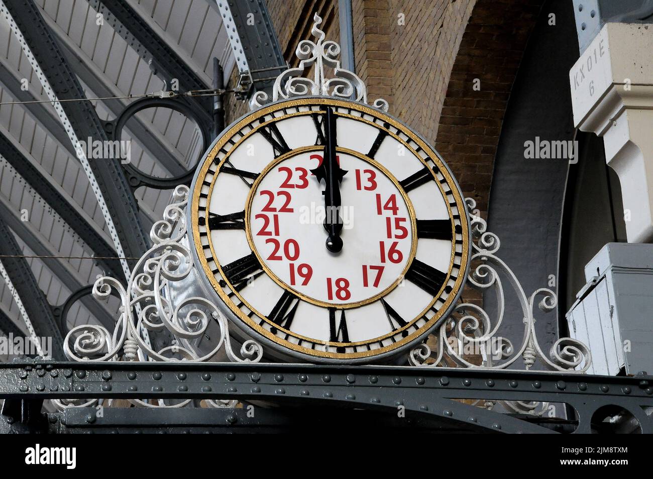 KIngs Cross station clock Stock Photo - Alamy