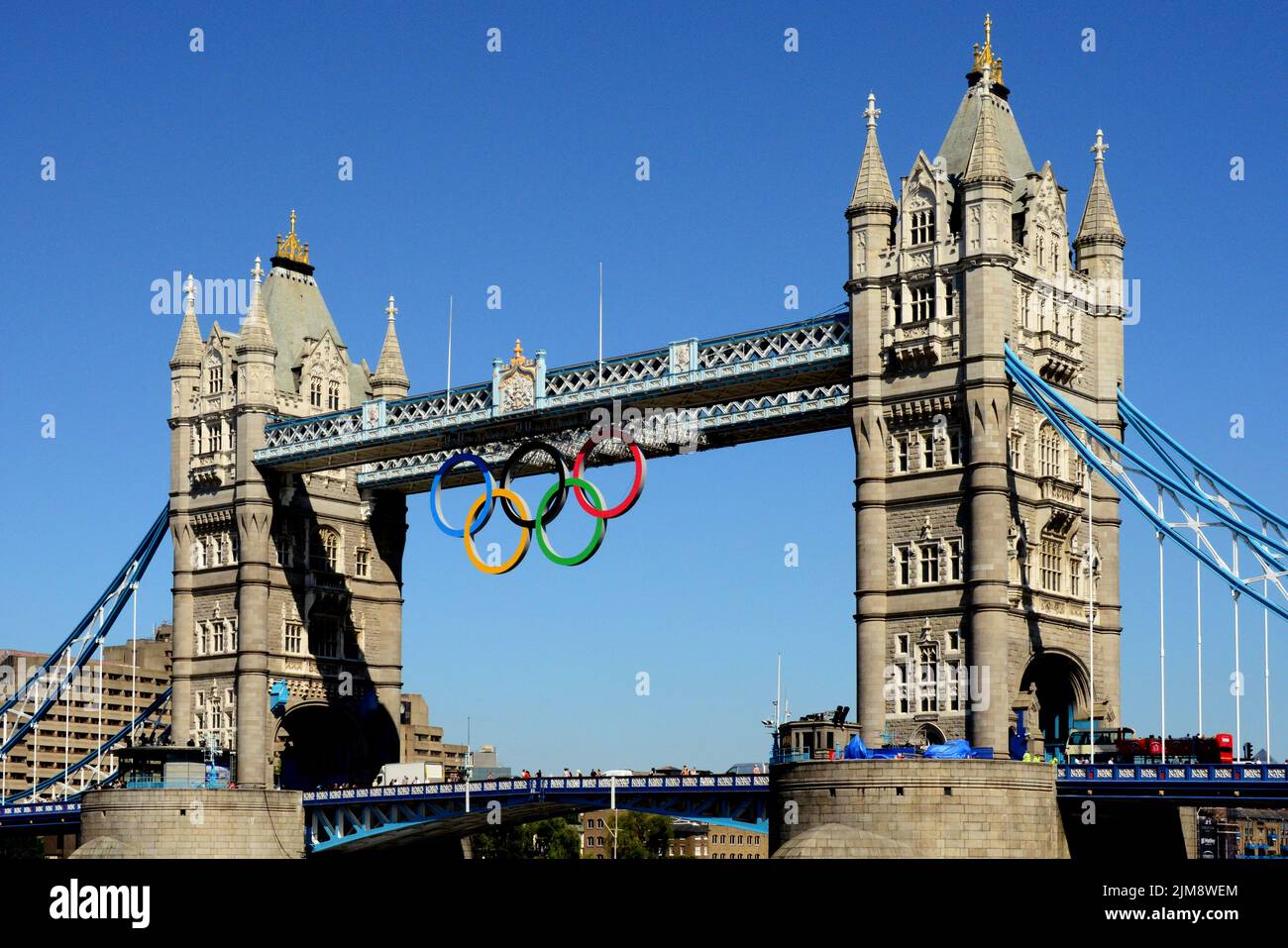 Tower bridge Olympic rings Stock Photo - Alamy