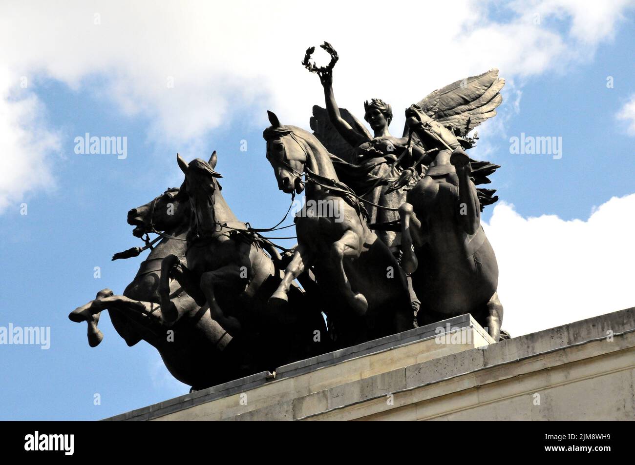 Statue arch hi-res stock photography and images - Alamy