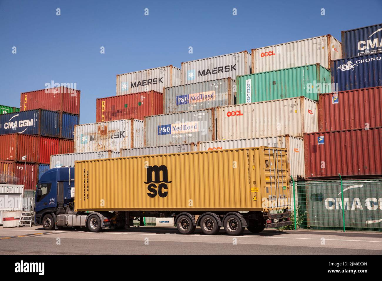 the container terminal of the Rhine port in the town district Niehl ...