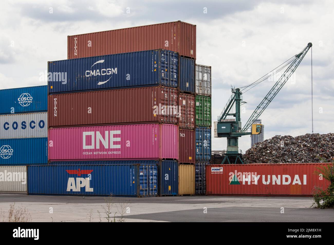 the container terminal of the Rhine port in the town district Niehl ...