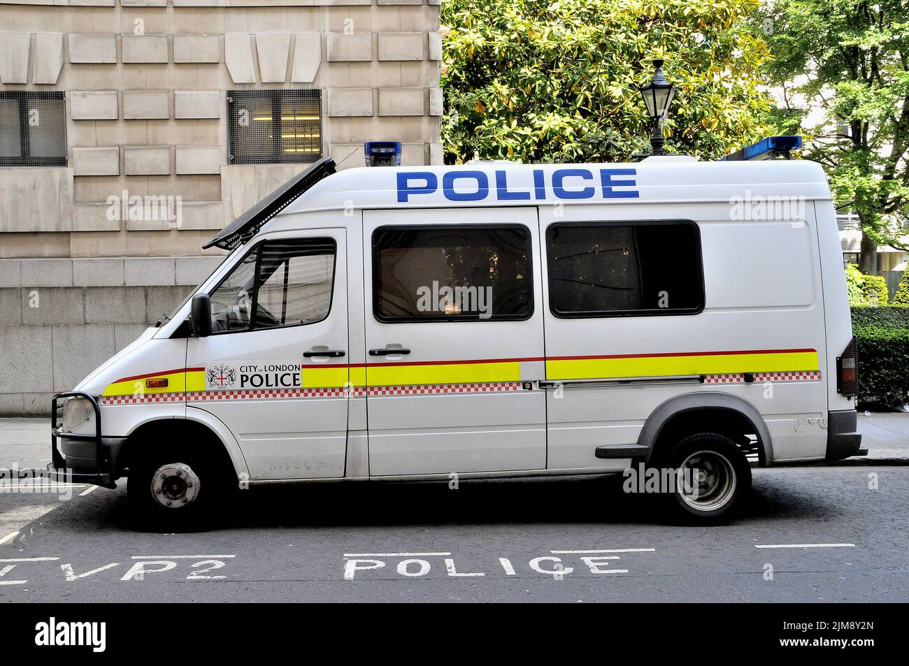 Metropolitan police shield hi-res stock photography and images - Alamy