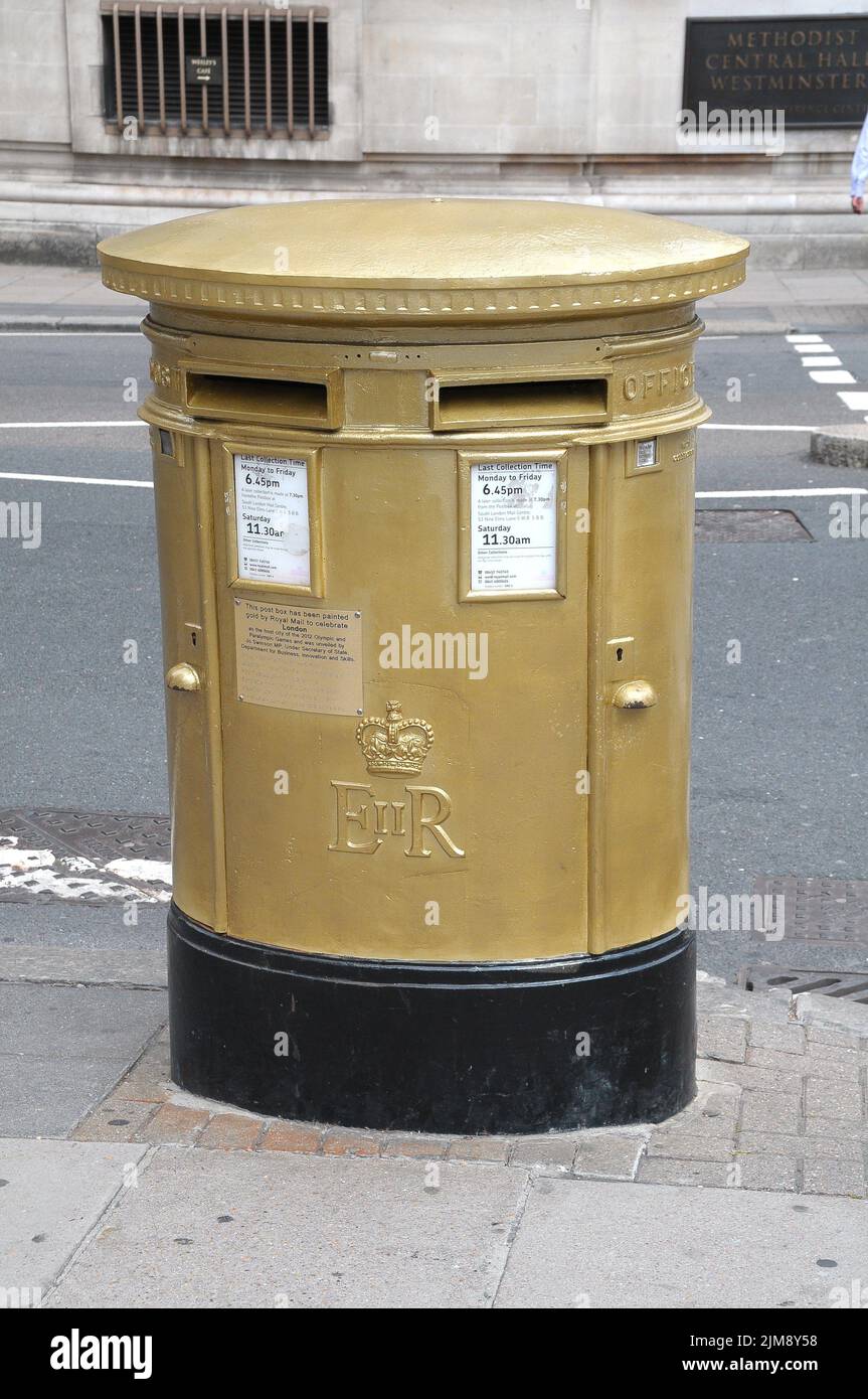 GB Olympics gold pillar box Stock Photo - Alamy