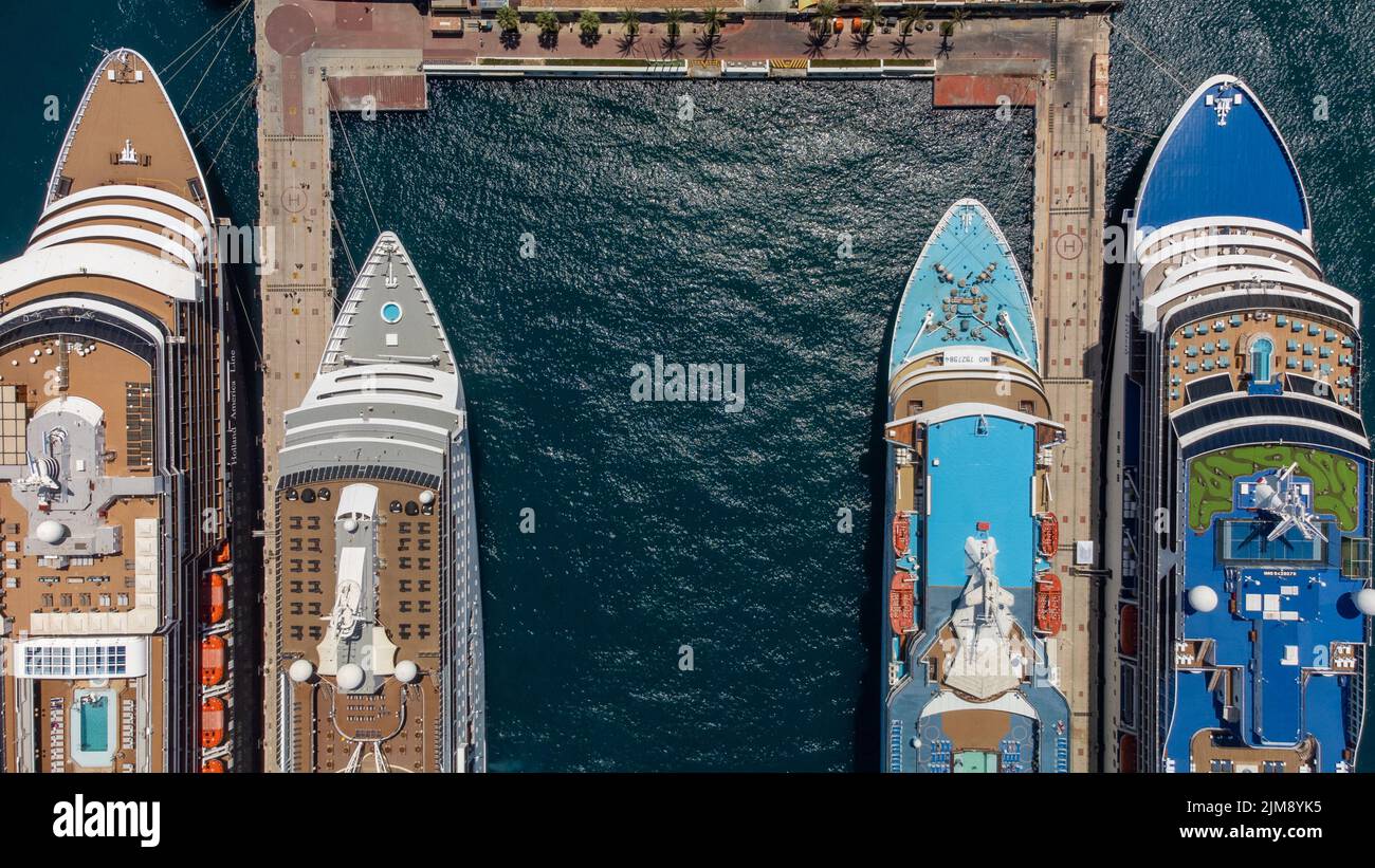 Aerial view ships moored hi-res stock photography and images - Alamy
