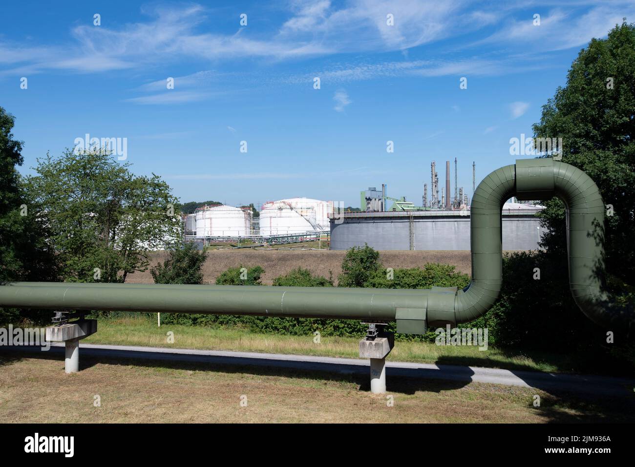 Gelsenkirchen, Deutschland. 03rd Aug, 2022. Tanks, tank farms ...
