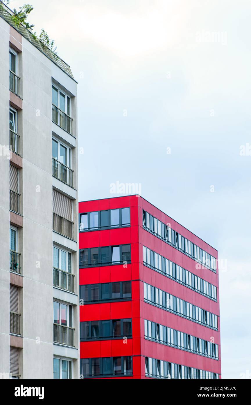 Two apartment buildings hi-res stock photography and images - Alamy