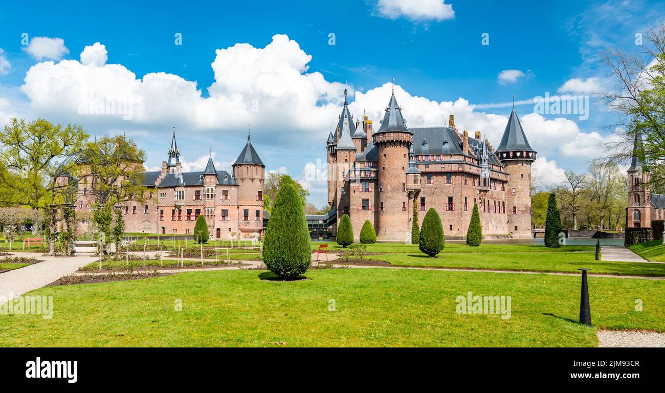 Castle de Haar Utrecht, view of De Haar Castle in Dutch Kasteel de Haar ...