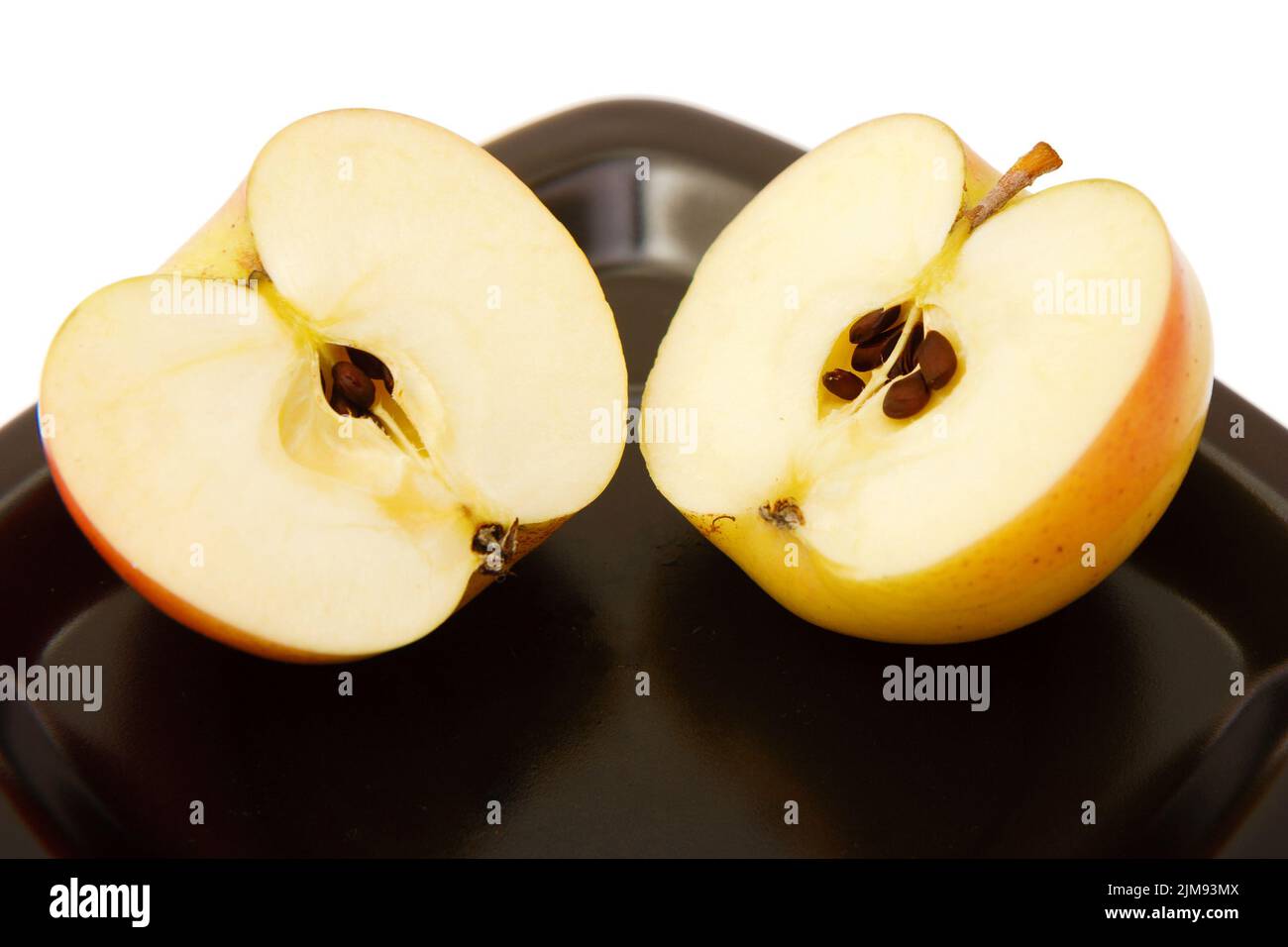 Two halves of an apple Stock Photo - Alamy
