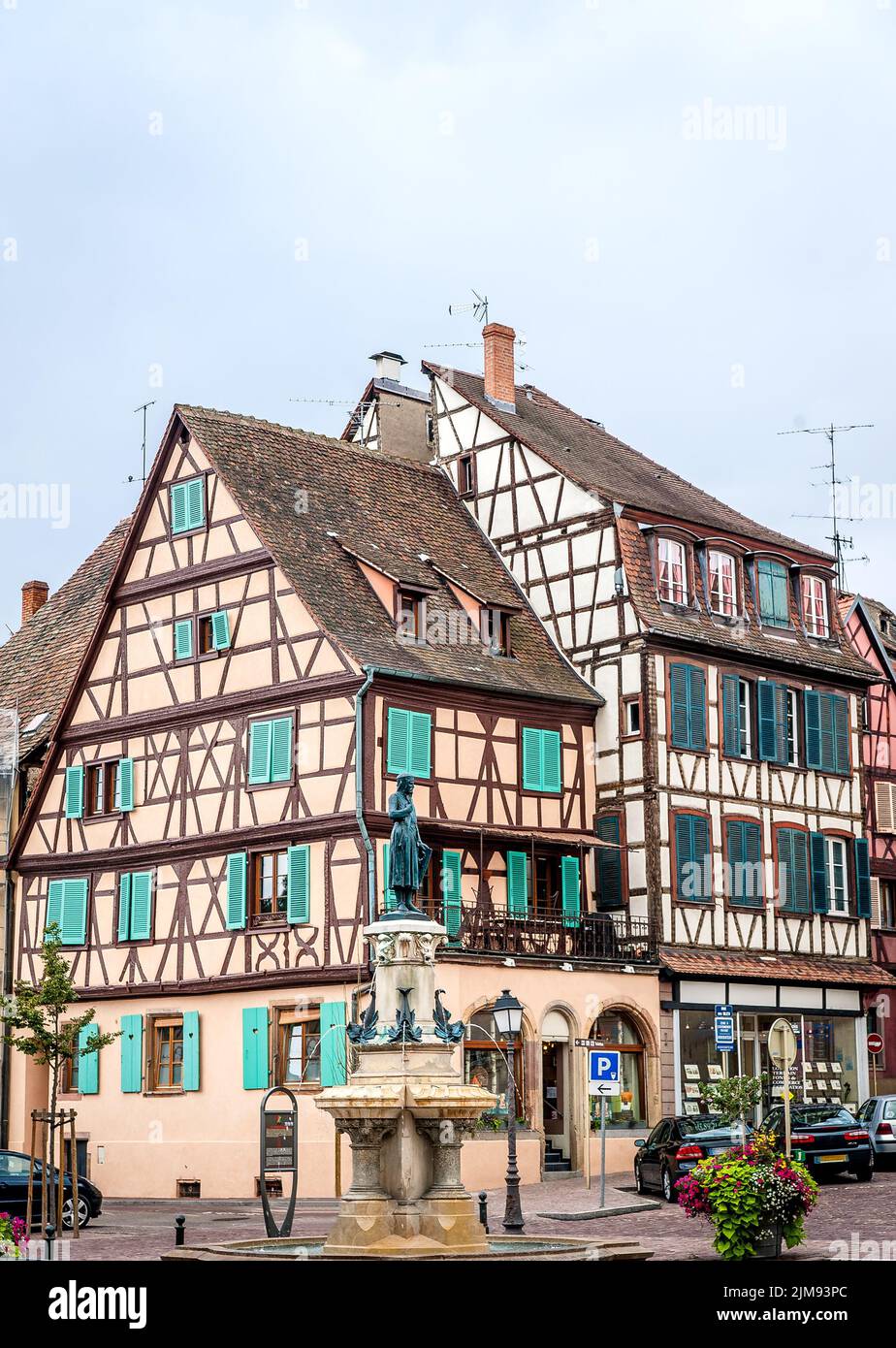 Vertical frame facade house hi-res stock photography and images - Alamy