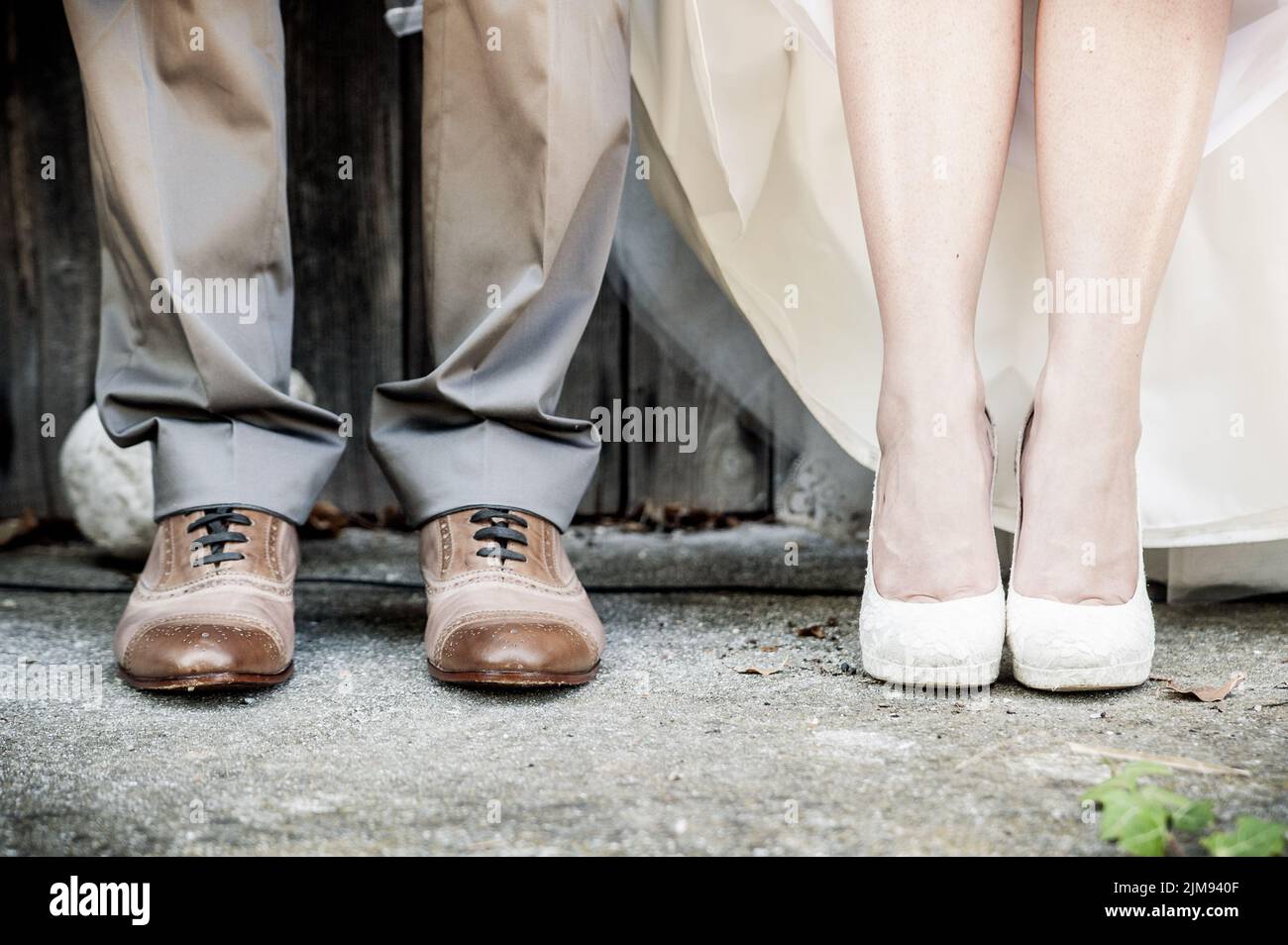Feet of Wedding Couple Stock Photo - Alamy