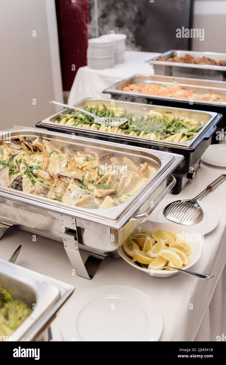 Food serve in restaurant hi-res stock photography and images - Alamy