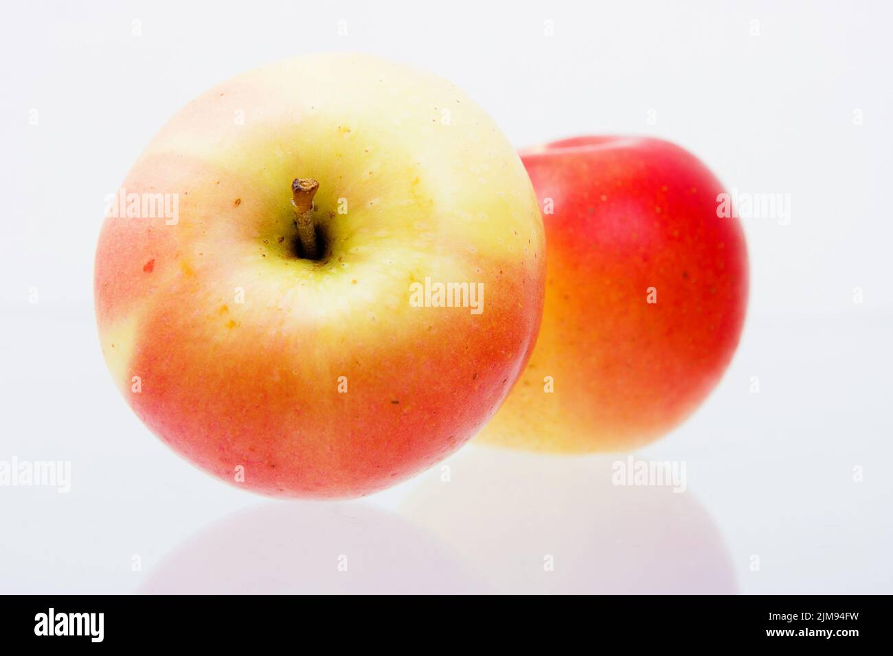 Ripe perfect red apples hi-res stock photography and images - Alamy