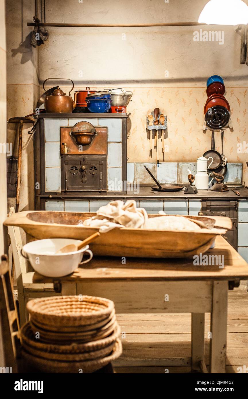 Old fashioned kitchen ancient hi-res stock photography and images - Alamy