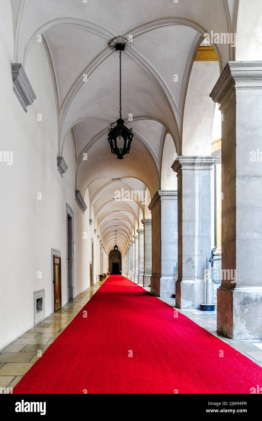 Archway with red capet Stock Photo - Alamy