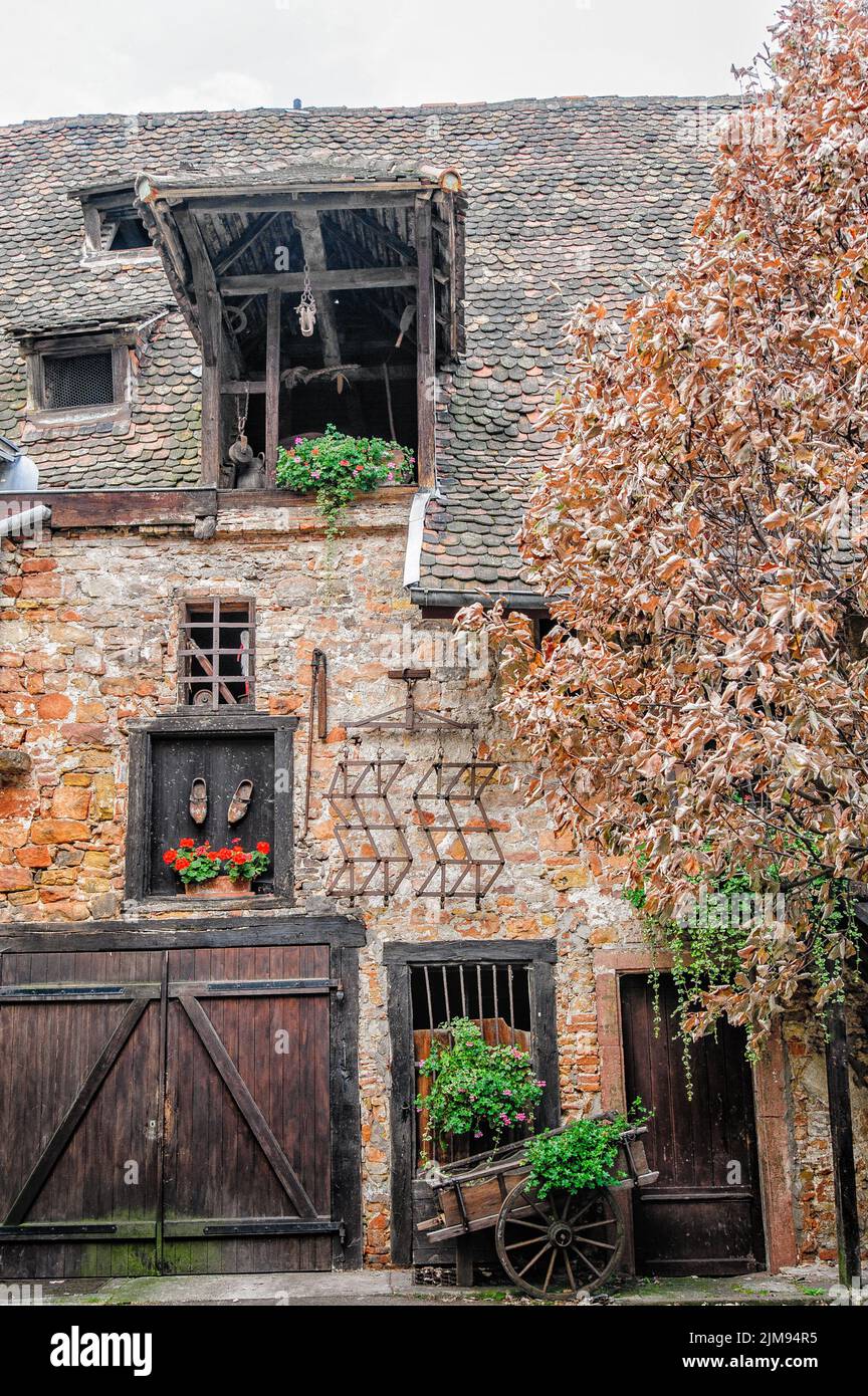 Rustic courtyard wall hi-res stock photography and images - Alamy
