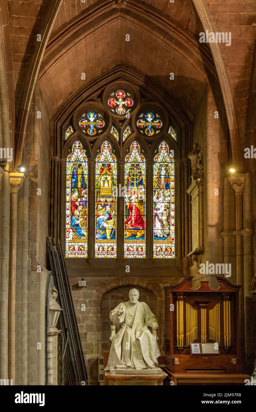 Worcester cathedral window hi-res stock photography and images - Alamy