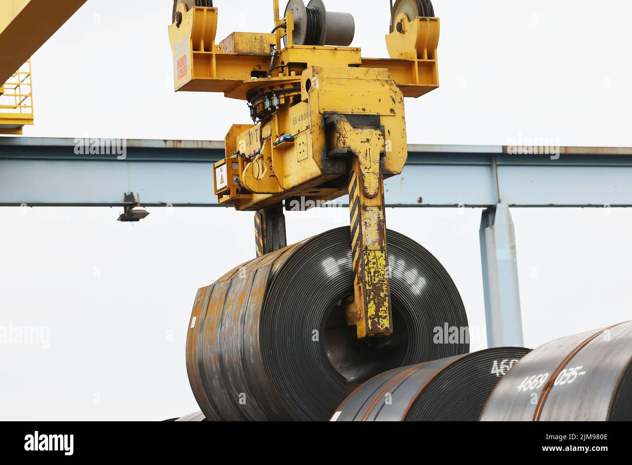 Hamm, Germany. 05th Aug, 2022. A coil is transported at Salzgitter AG's ...
