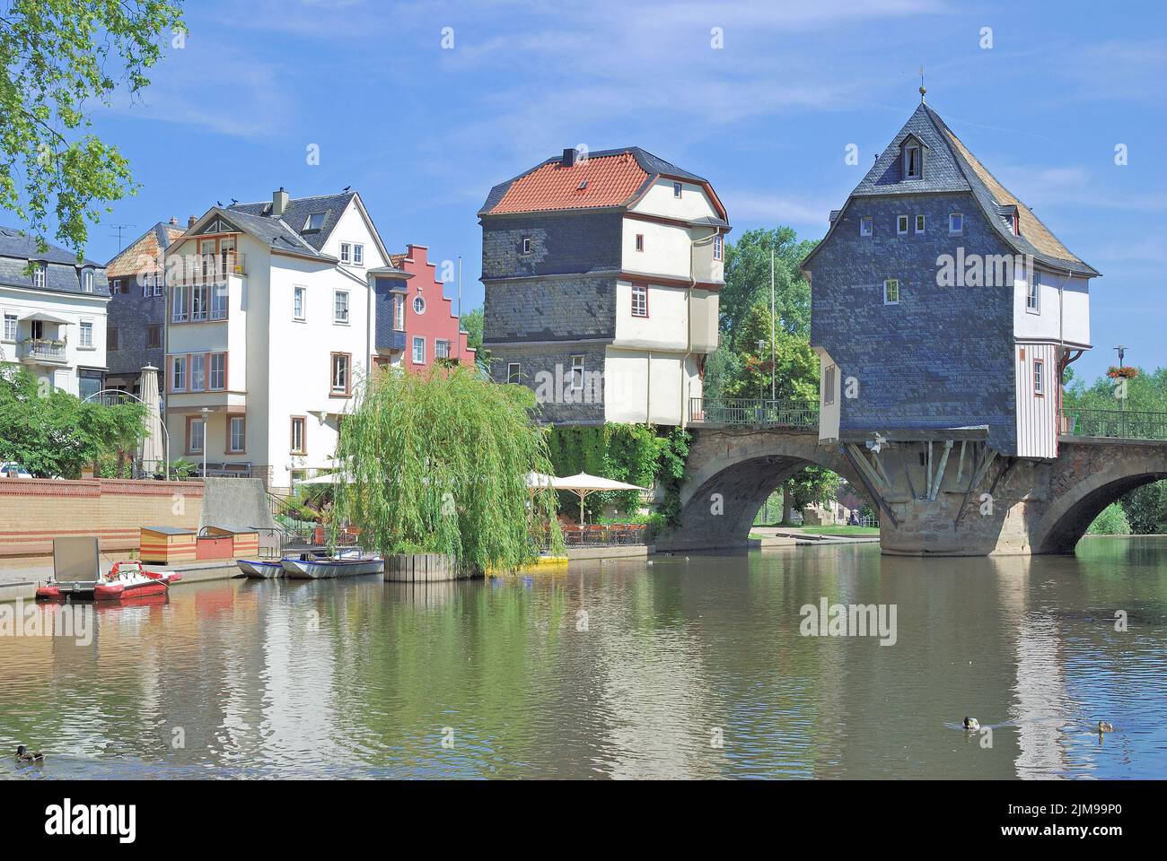 Bridge houses hi-res stock photography and images - Alamy