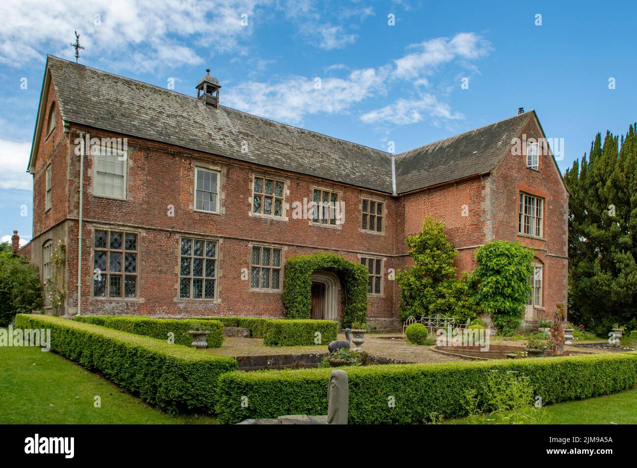Hellens house herefordshire uk hi-res stock photography and images - Alamy