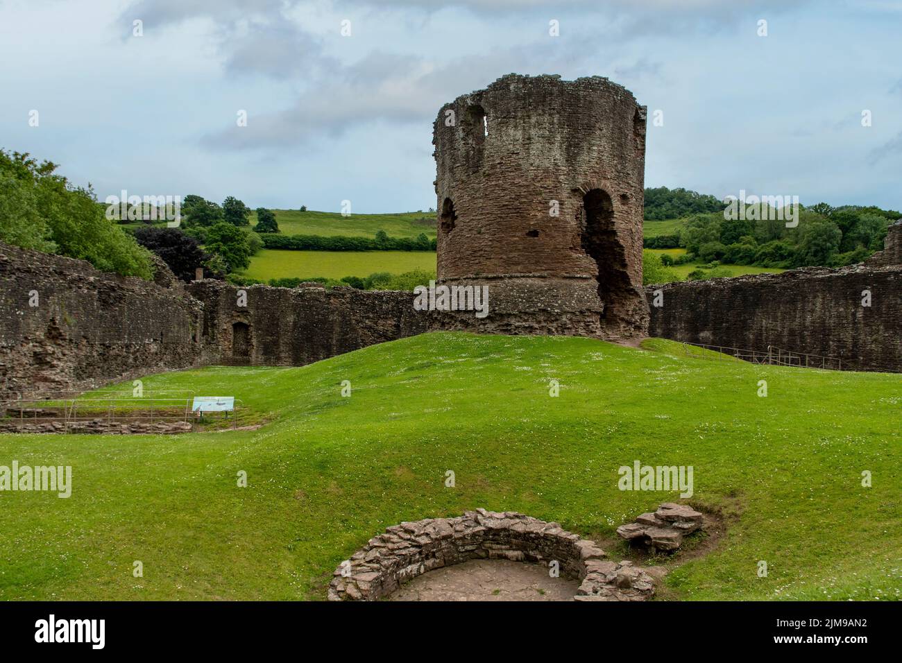 Skenfrith Castle, Skenfrith, Monmouthshire, Wales Stock Photo - Alamy