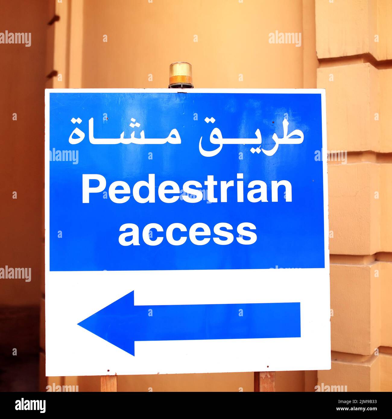 Street sign with arrow hi-res stock photography and images - Alamy