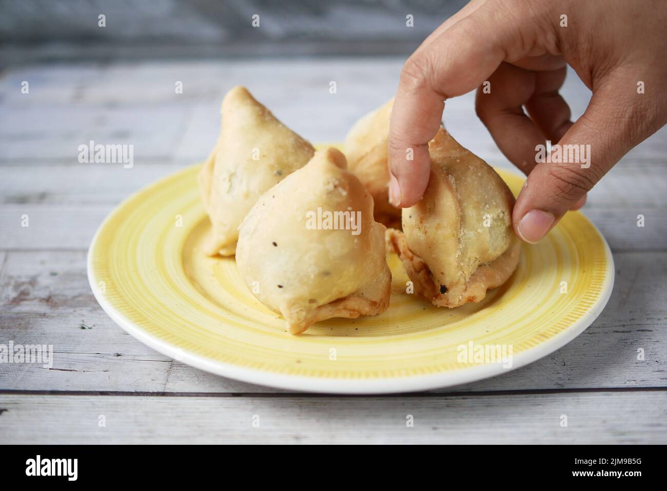 Indian food plate hand hi-res stock photography and images - Alamy