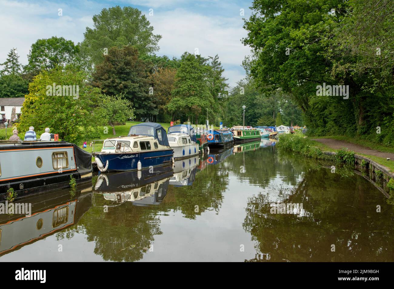 Old narrow boats hi-res stock photography and images - Alamy