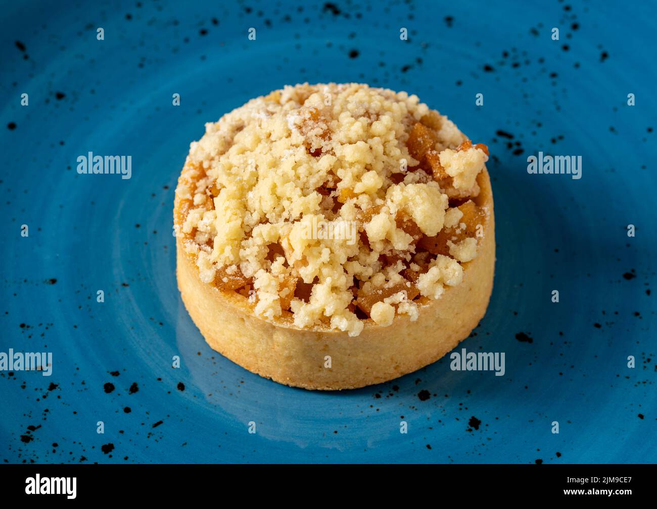 Golden crumbly cake hi-res stock photography and images - Alamy