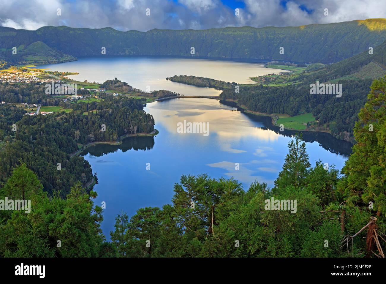 Lagoa Verde and Lagoa Azul on San Miguel island Stock Photo - Alamy