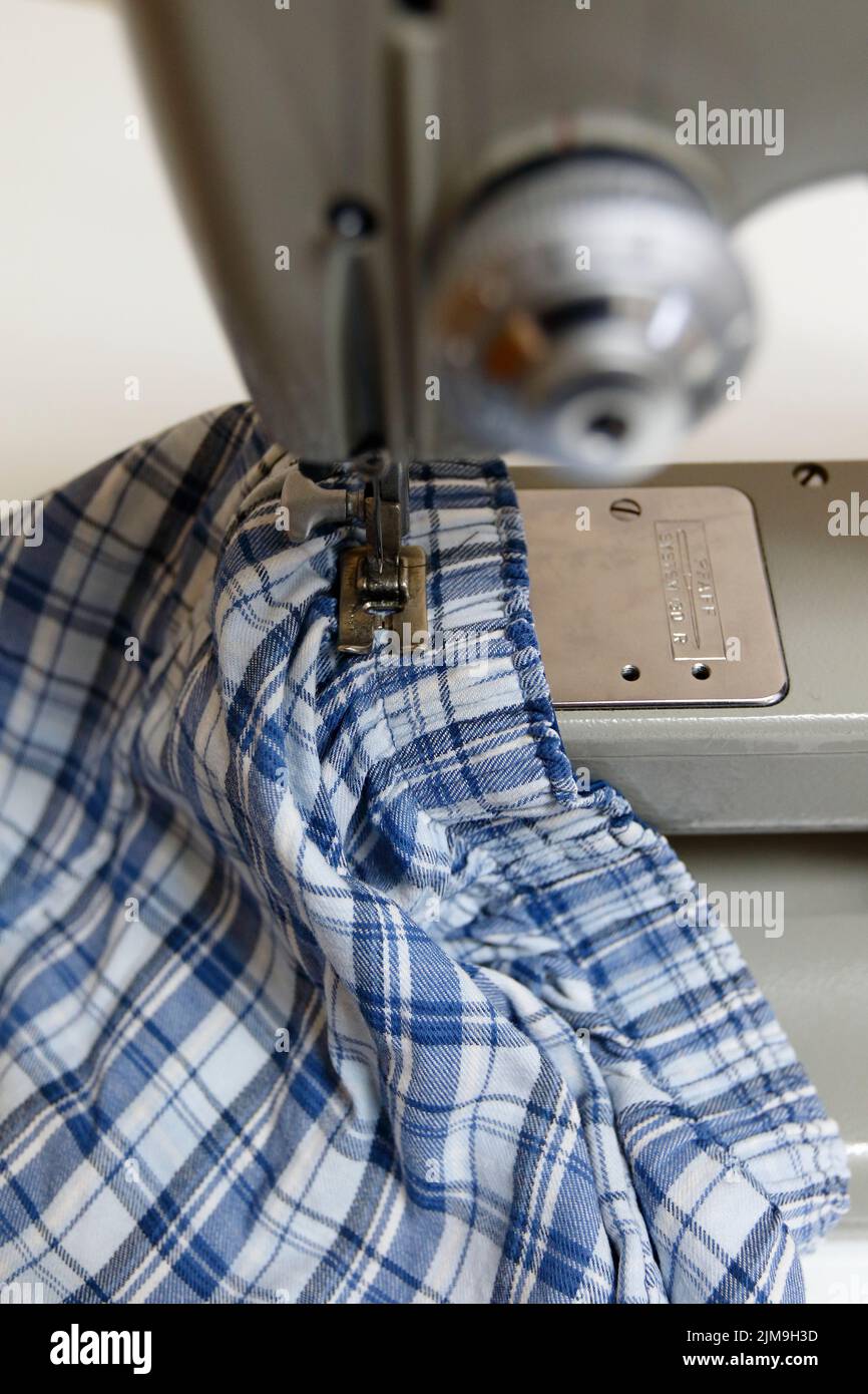 Zusammennaehen hi-res stock photography and images - Alamy