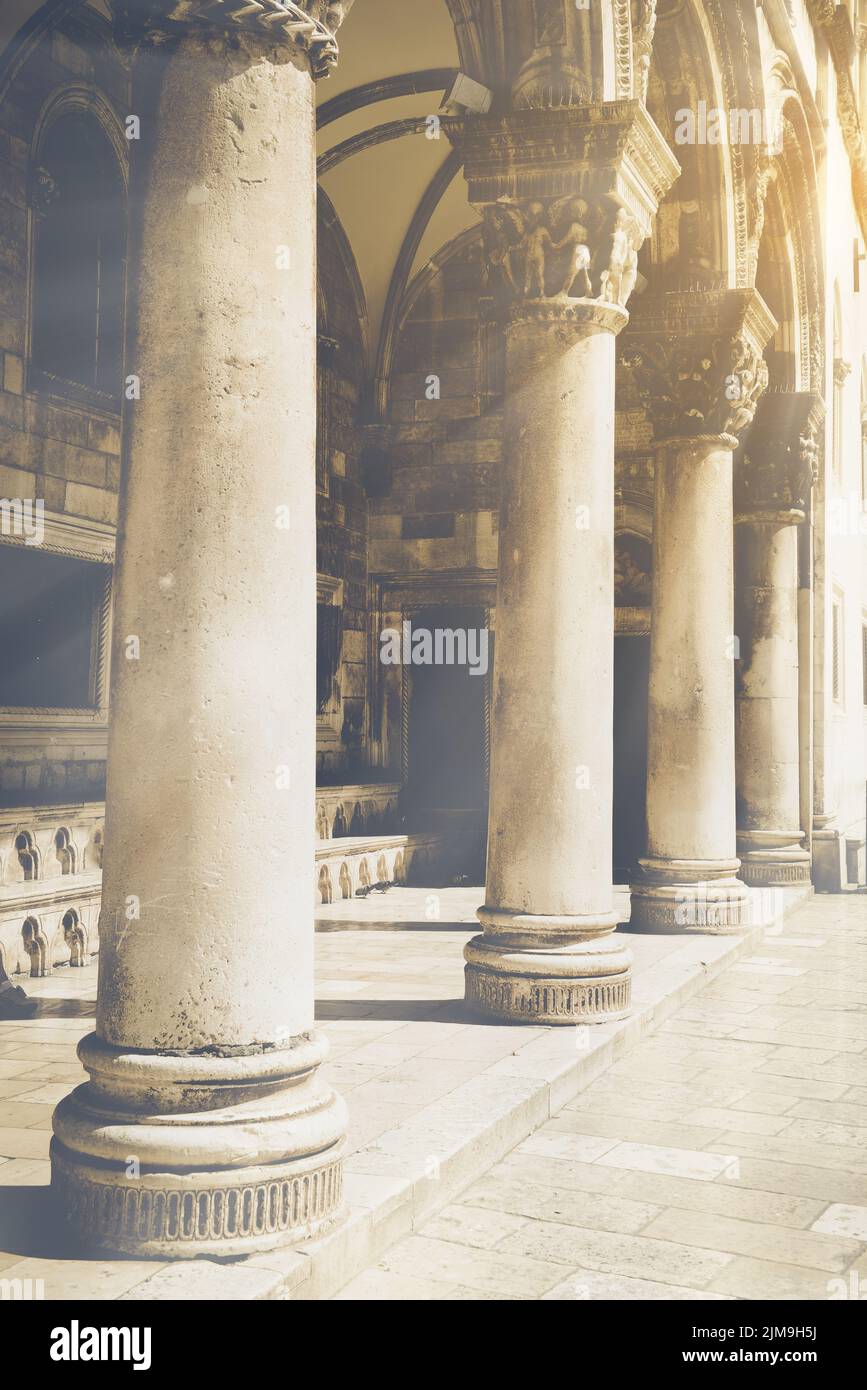 Pillars gothic style hi-res stock photography and images - Alamy
