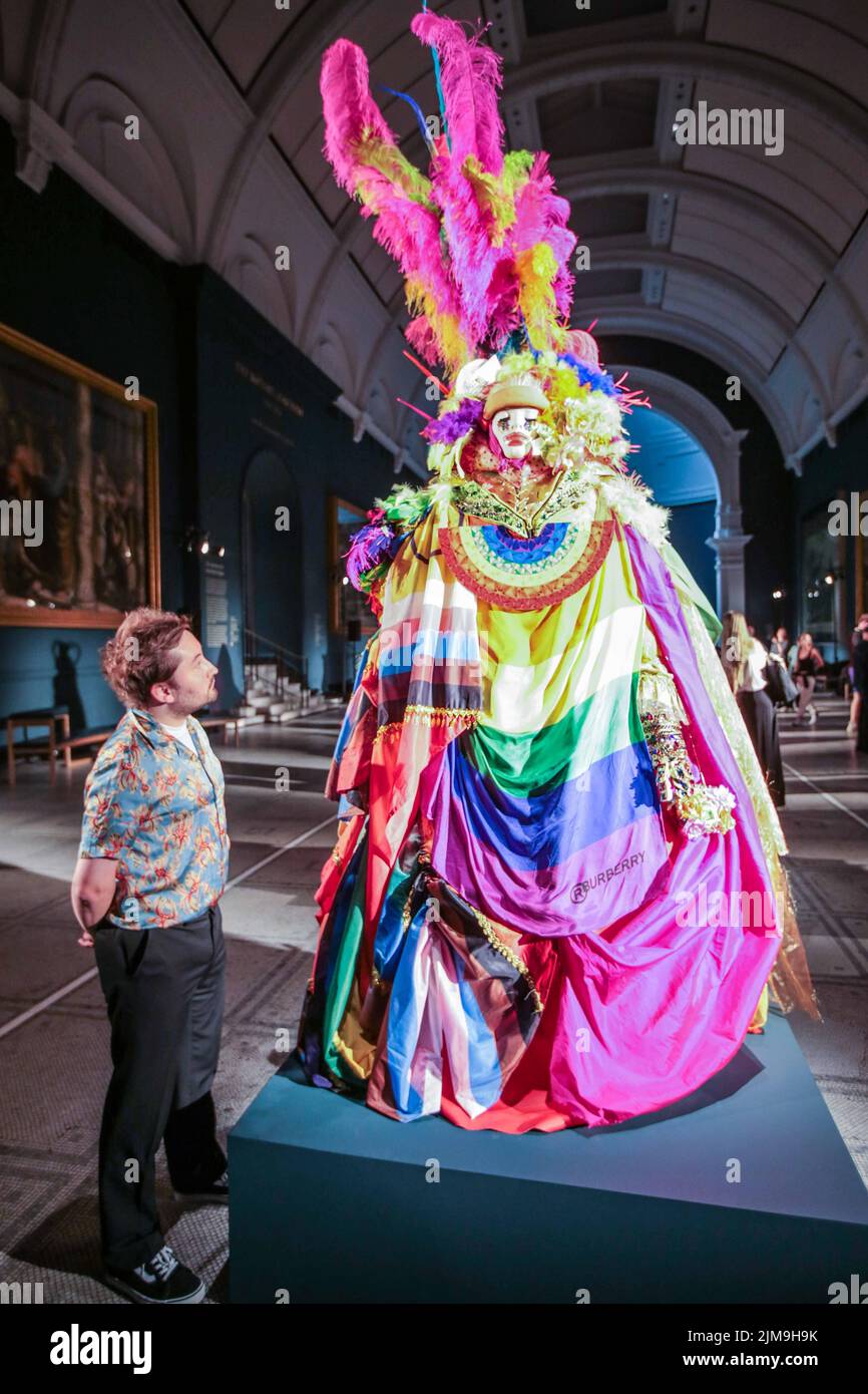 Most eccentric dresser hi-res stock photography and images - Alamy