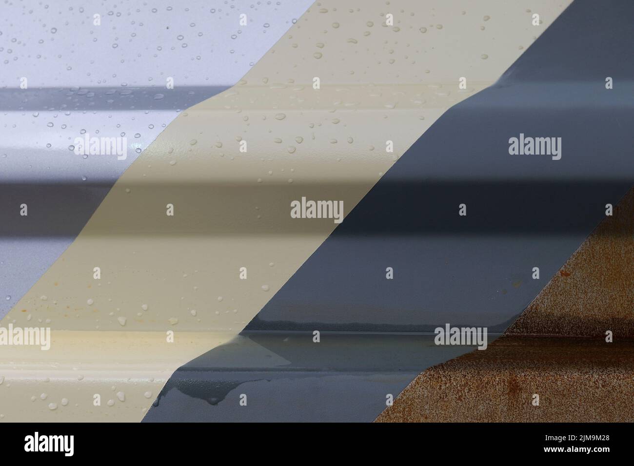 Four-color wavy metal wall Stock Photo - Alamy
