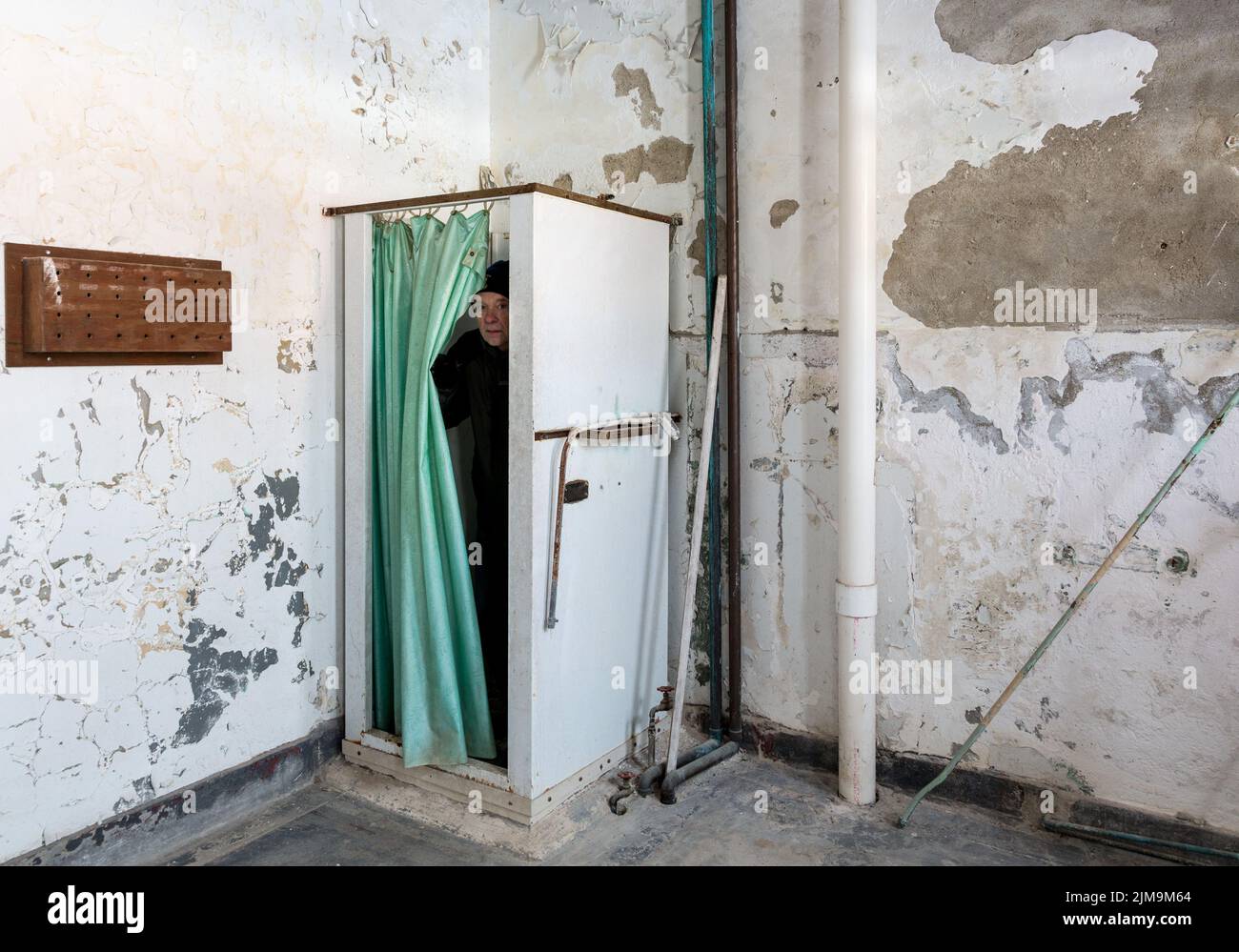 Hospital shower curtain hi-res stock photography and images - Alamy