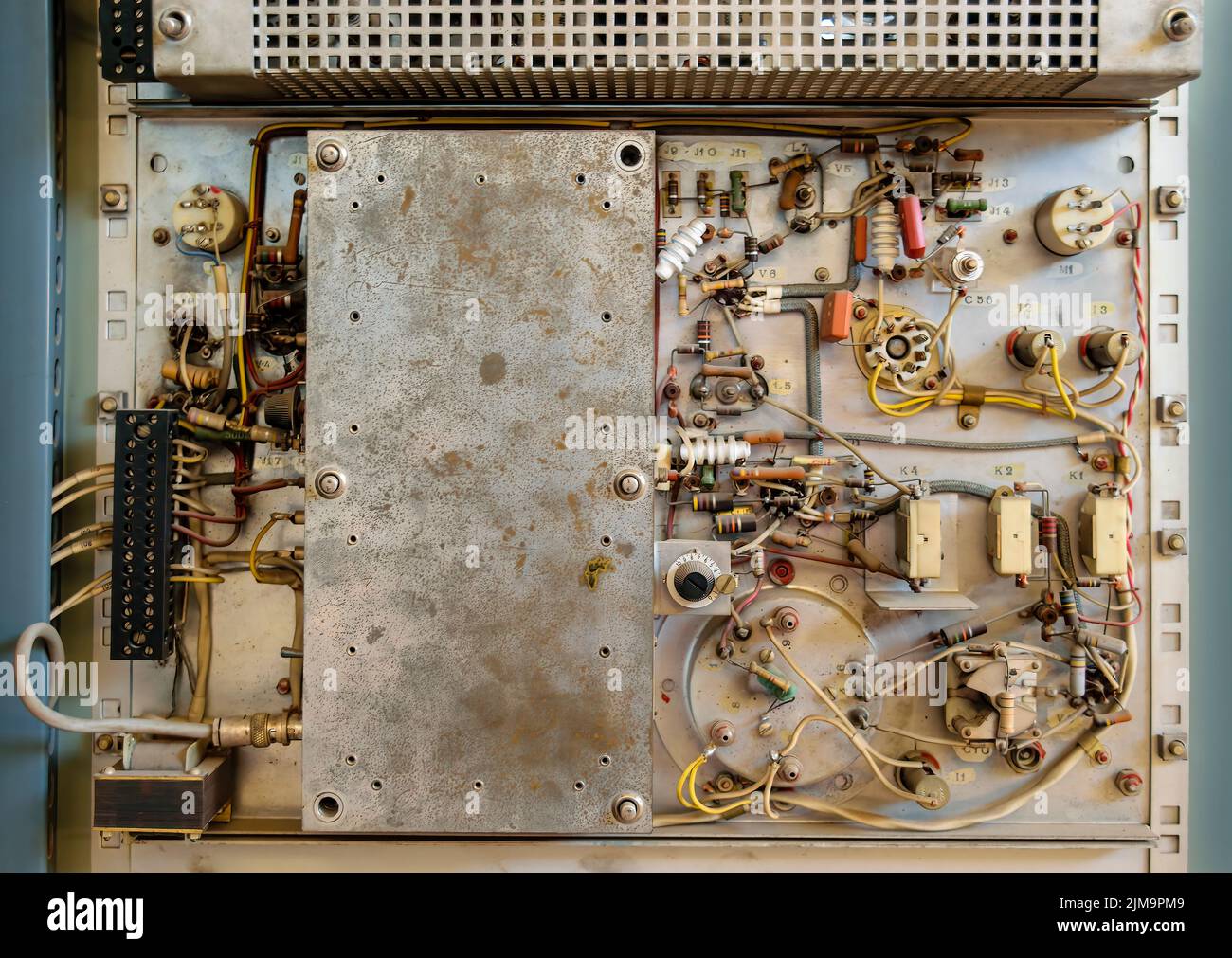 Old tube radio circuit hi-res stock photography and images - Alamy