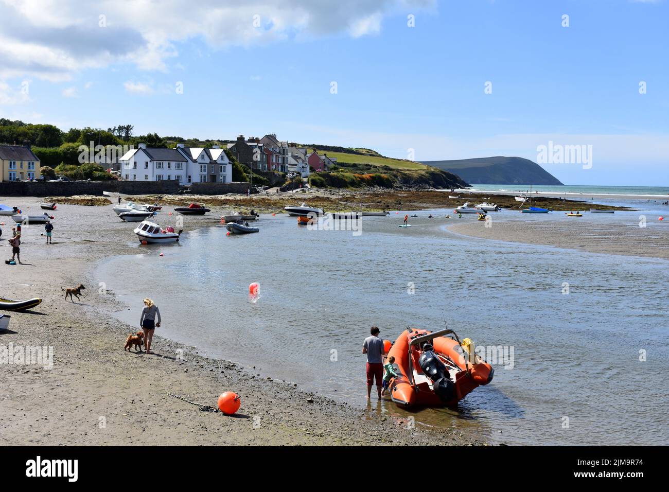 Parrog beach wales hi-res stock photography and images - Alamy