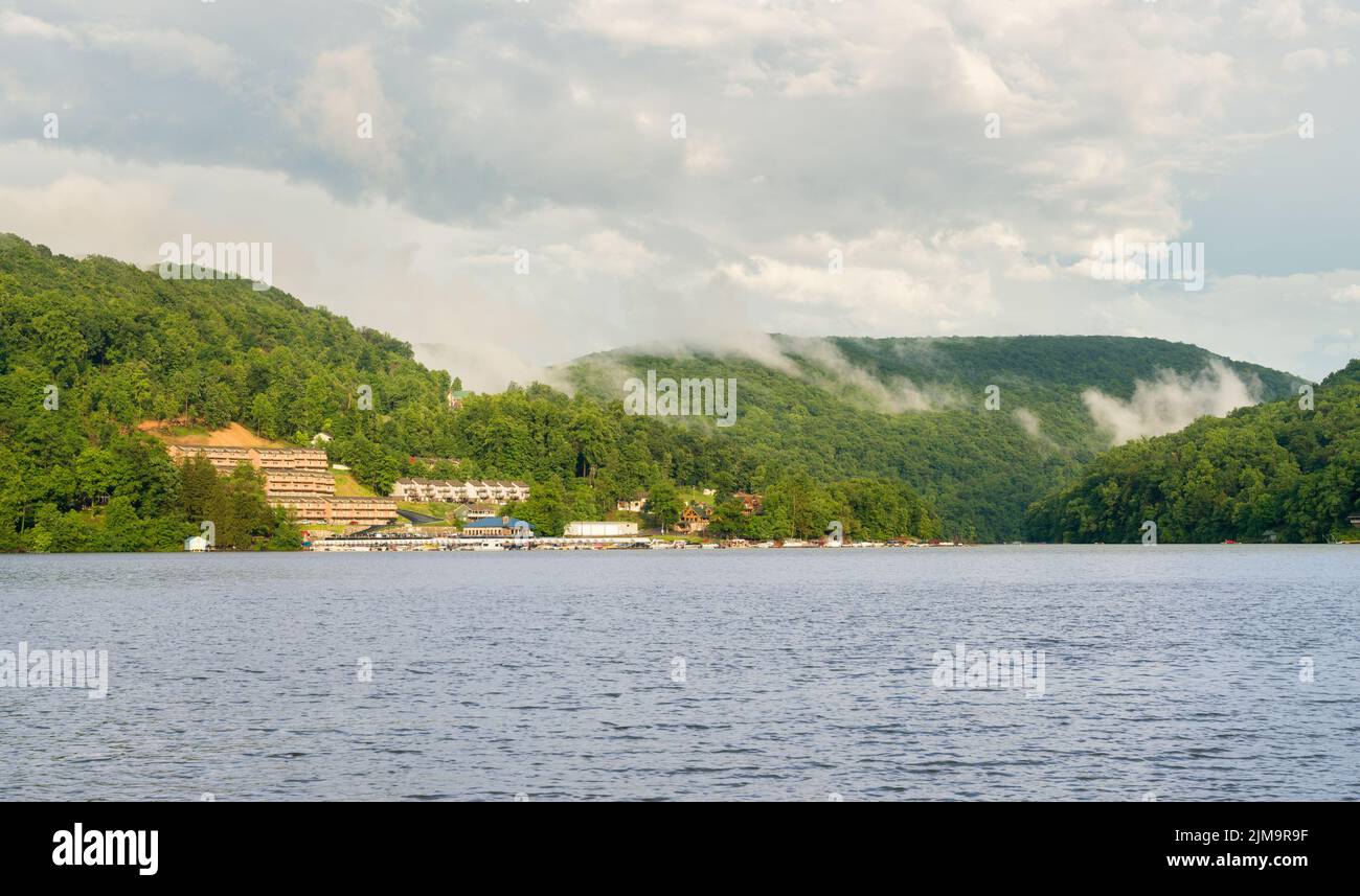 Marina and townhouses on Cheat Lake Morgantown Stock Photo - Alamy
