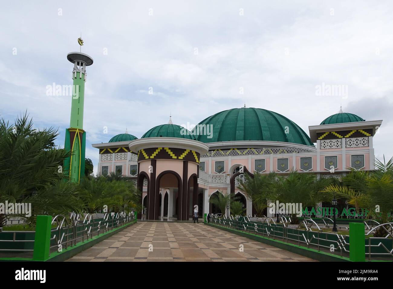 Taqwa mosque metro hi-res stock photography and images - Alamy