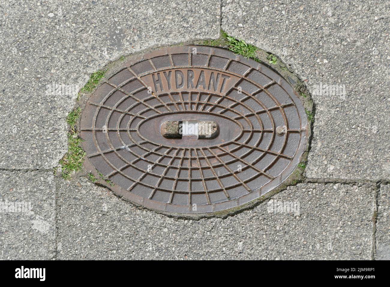 Manhole hydrant hi-res stock photography and images - Alamy