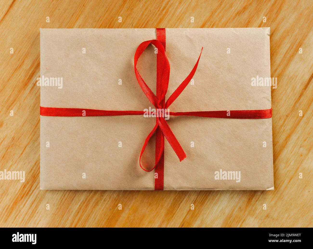 Vintage envelope of kraft paper Stock Photo - Alamy