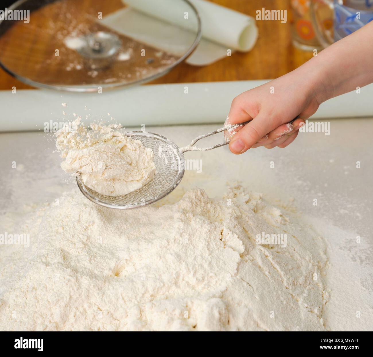 Prepare meal food. sift flour Stock Photo - Alamy