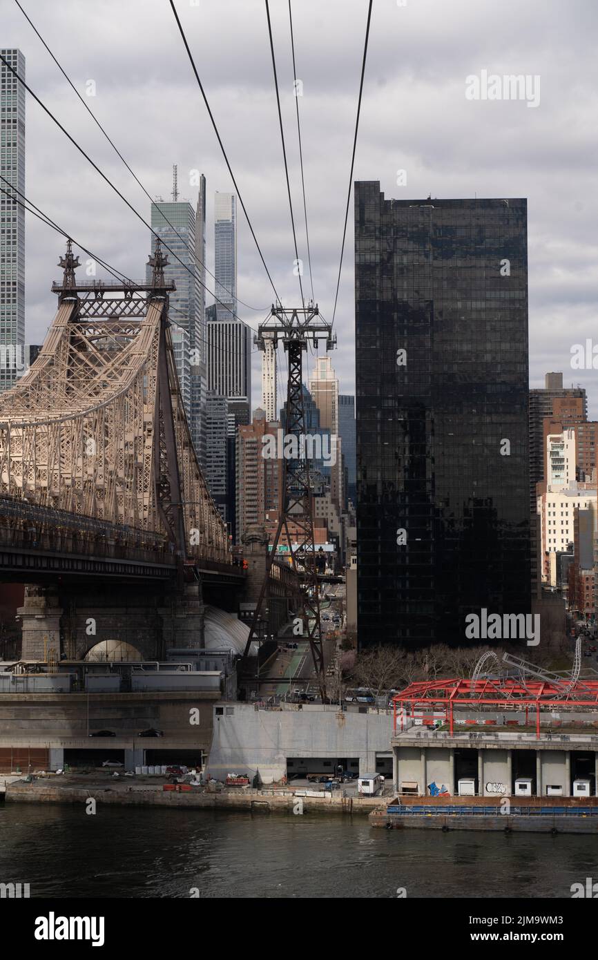 The Ed Koch bridge from Roosvelt Island, New york Stock Photo - Alamy