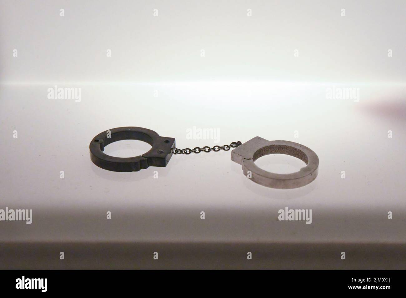 Broken handcuffs hi-res stock photography and images - Alamy