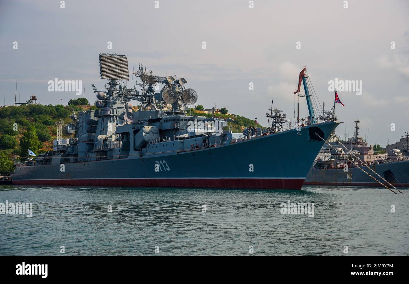Russian warships sevastopol dock hi-res stock photography and images ...