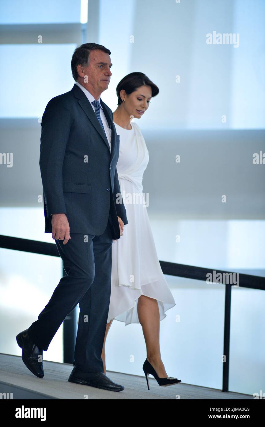 In the photo, President Jair Bolsonaro and First Lady Michelle ...