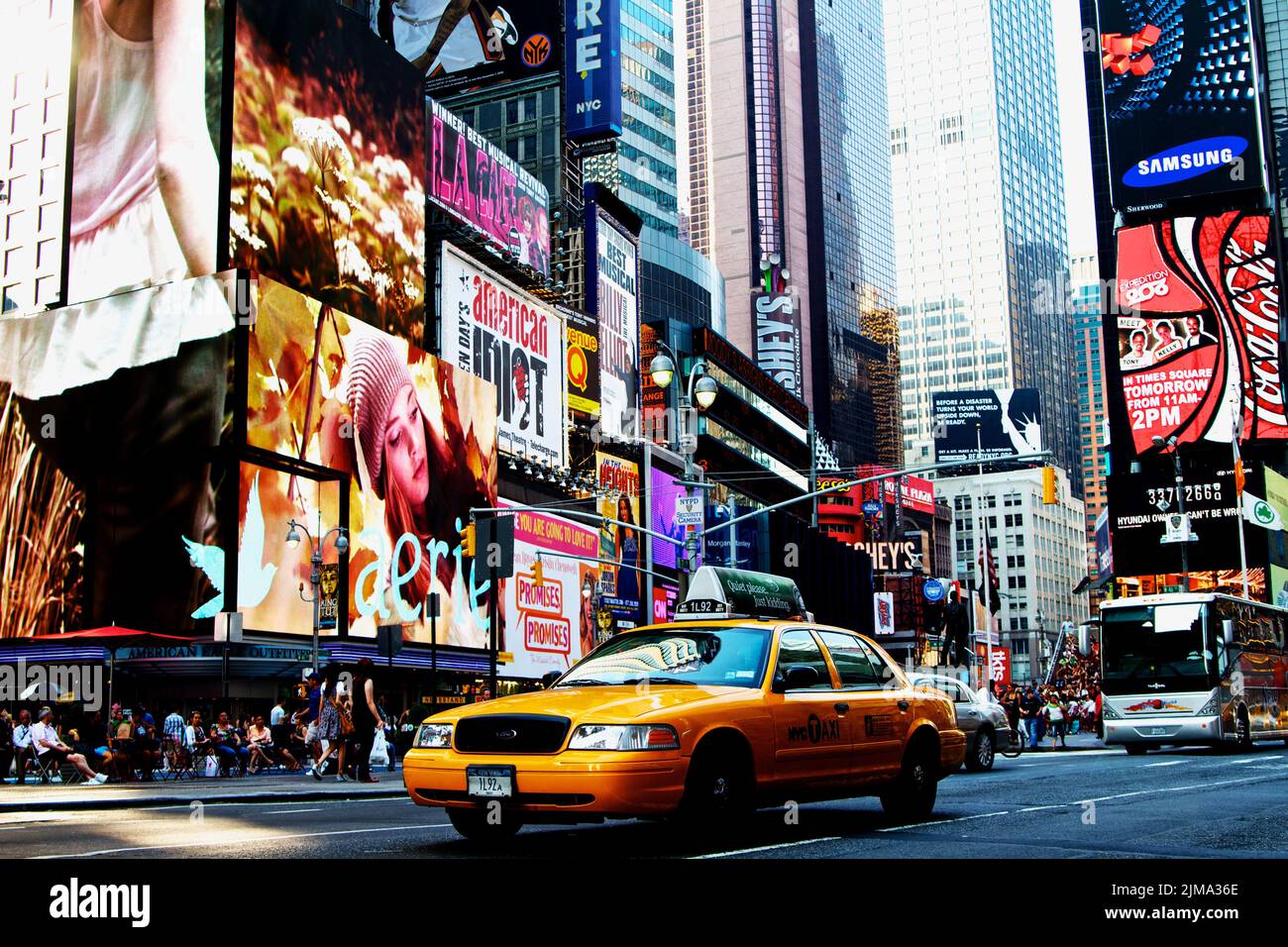 Urban billboards hi-res stock photography and images - Alamy