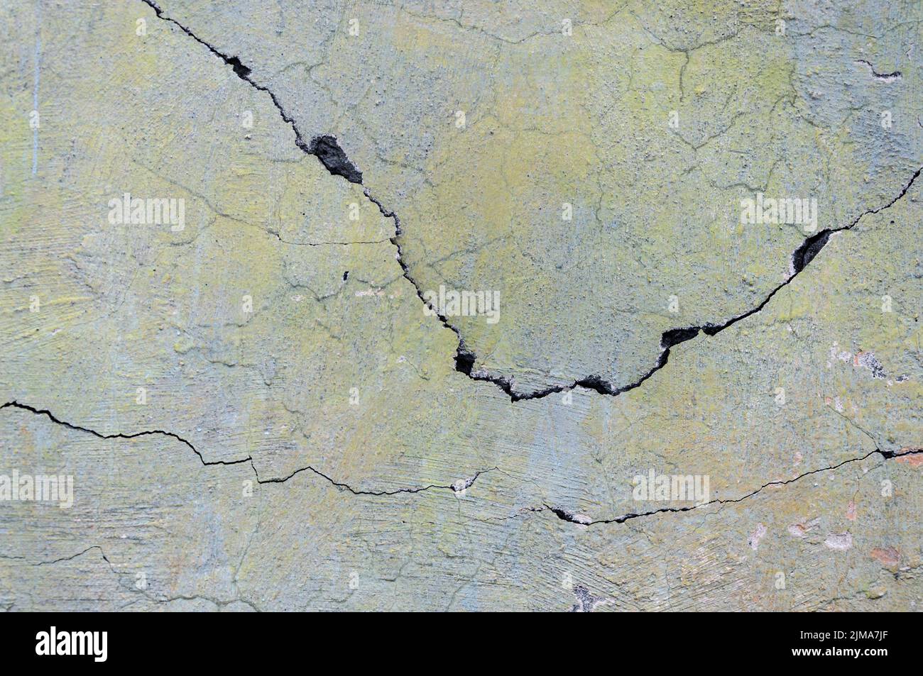 Cracked old plaster wall hi-res stock photography and images - Alamy