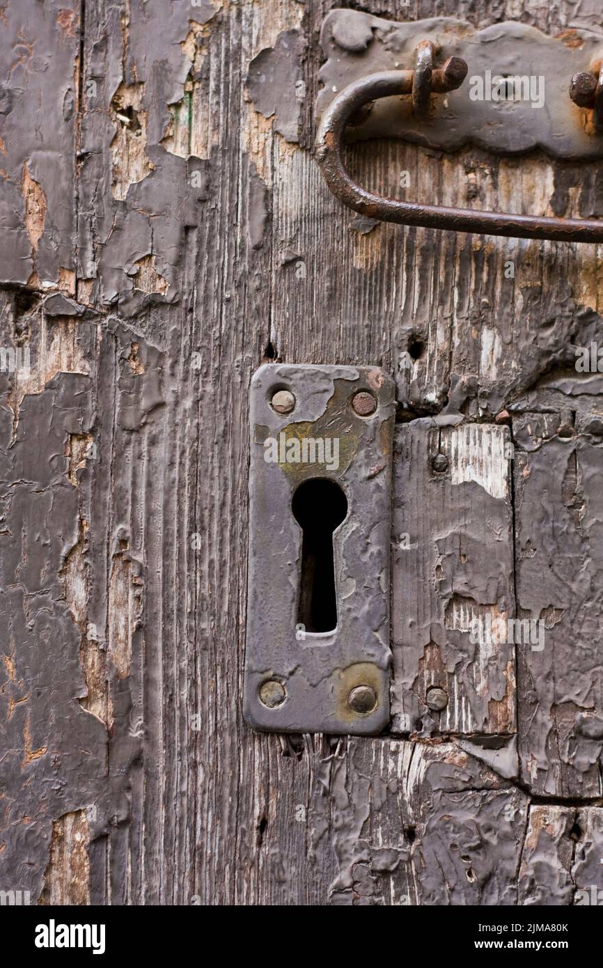 Old fashioned key keyhole hi-res stock photography and images - Alamy