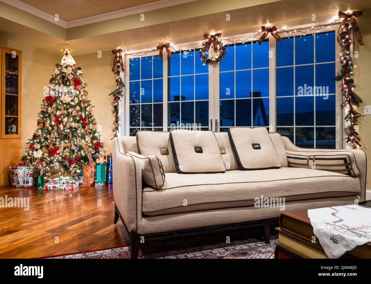 Corner tree hi-res stock photography and images - Alamy