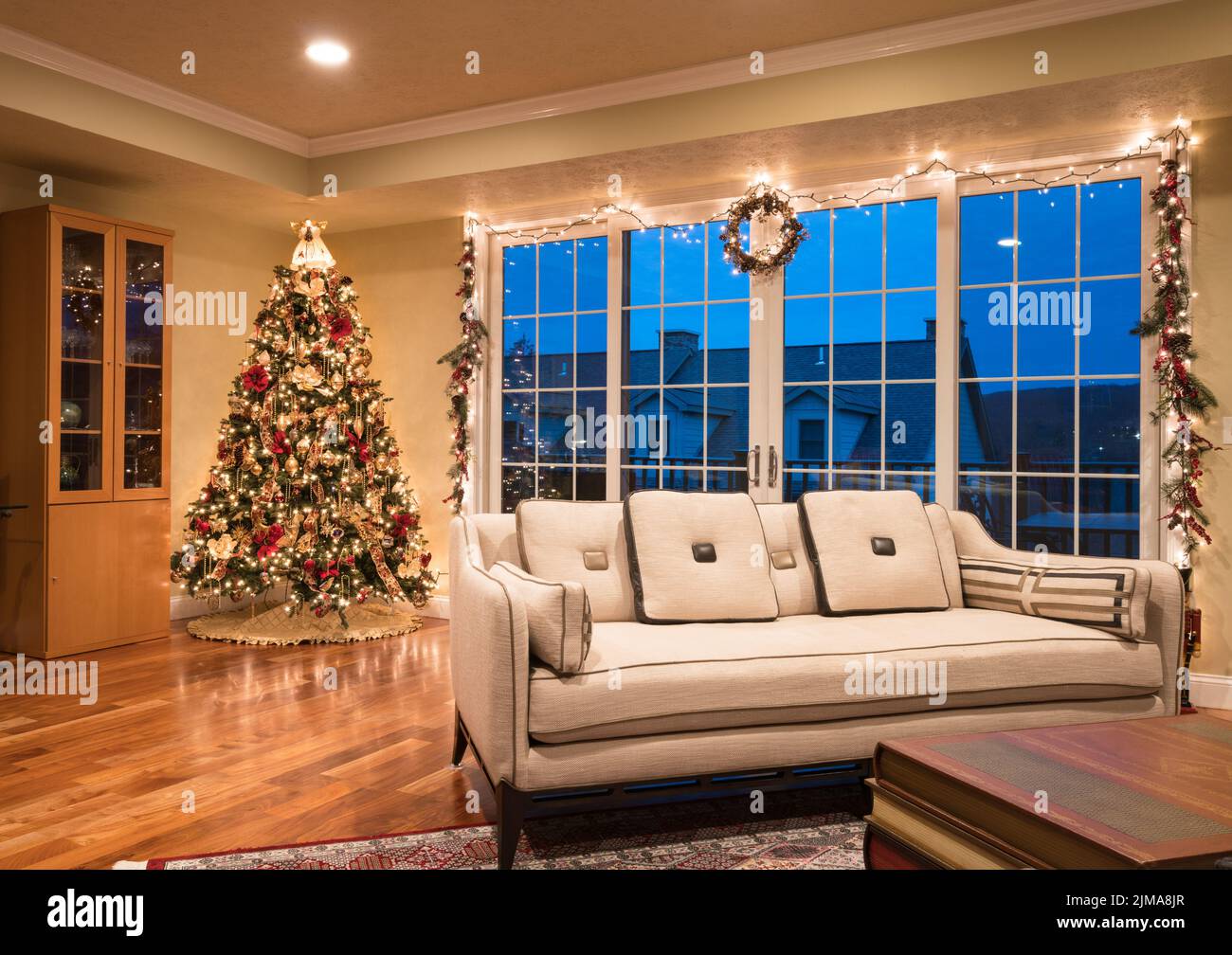 Corner tree hi-res stock photography and images - Alamy